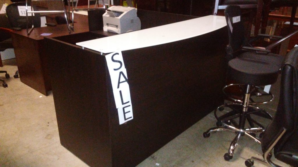 Reception L with glass transaction counter espresso - Mad Man Mund